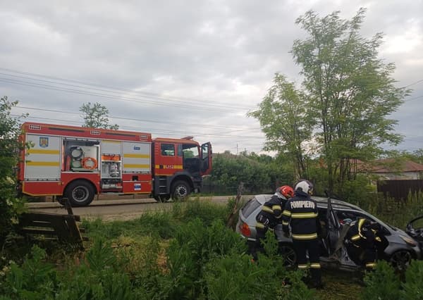 Doi adulți și trei copii au ajuns la spital în urma unui accident ...